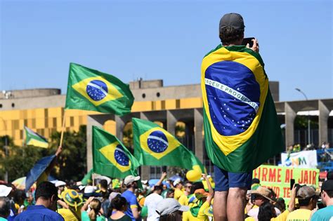 Manifestantes pró Bolsonaro vão às ruas em todos os Estados do País