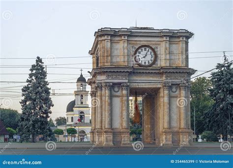 CHISINAU MOLDOVA August 20 2022 Triumphal Arch Sunset Beautiful