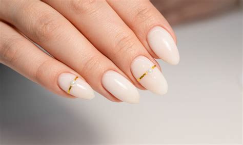 10 Diseños de uñas almendra que te harán lucir glamorosa y a la moda