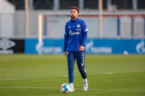 Schalke Überraschung im Training Plötzlich entdecken Fans IHN