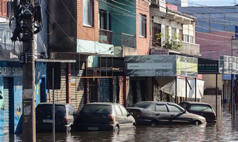 Trabalhadores de 359 municípios do RS afetados por enchentes podem