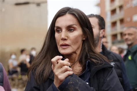 Foto El rey en Paiporta Tensión descontrol y lanzamiento de