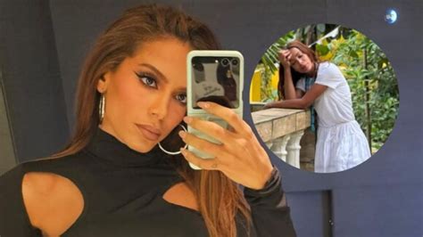 Anitta é alvo de intolerância religiosa após mostrar fotos em terreiro