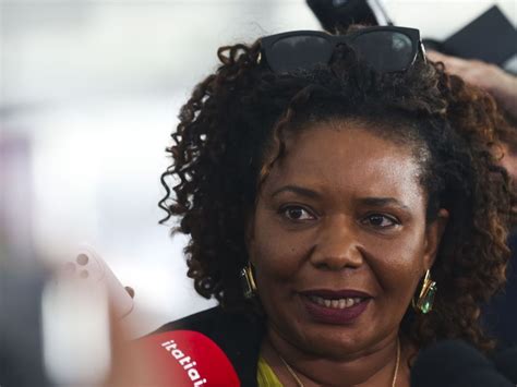 Jornal Correio Ministra Margareth Menezes é furtada dentro de ônibus