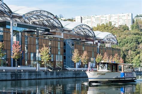 Pôle de Commerces et de Loisirs Confluence Office du tourisme de Lyon