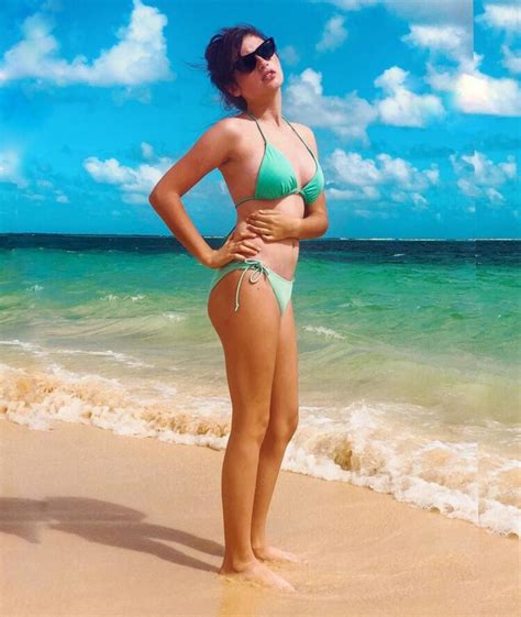 Hot Sexy Lilly Kruk Bikini Pics