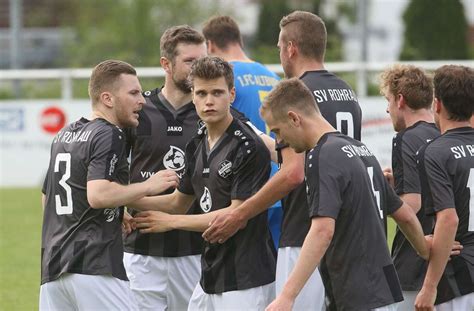 Fu Ball Bezirksliga Bb Cw Deckenpfronn Bleibt Rohrau Auch Weiterhin