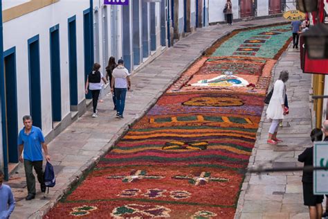 O significado do ato do Lava pés na Quinta Feira Santa São Carlos em