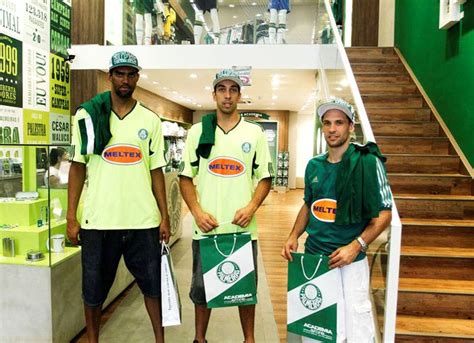 Palmeiras apresenta reforços para o basquete em loja oficial do clube