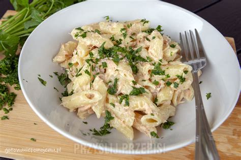 Makaron z łososiem wędzonym w sosie serowym przepis PrzyslijPrzepis pl
