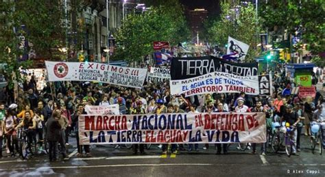 Uruguayos Marchan En Defensa Del Agua La Vida Y Los Bienes Naturales
