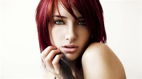 Model Redhead White Background Bare Shoulders Face Simple