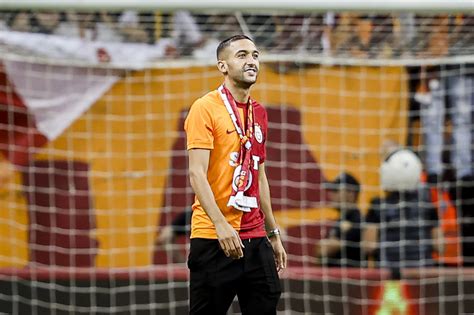 Chelsea Fans Say I Ve Never Heard Of This As Hakim Ziyech Completes