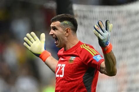 FIFA The Best Dibu Martínez entre los tres mejores arqueros Notas de