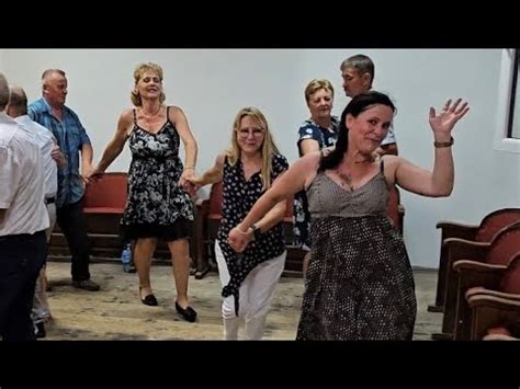 I poprowadziła KASIA korowód po sali i nie tylko rozbawione