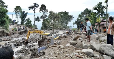 Banjir Bandang Dan Longsor Melanda Kecamatan Harangaol Horisan