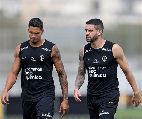 Corinthians faz treino tático e encerra preparação para duelo o