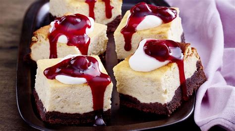 Käsekuchen KiBa Cheesecake mit Schokoboden Bananen und Kirschen Rezept