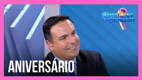 Reinaldo Gottino se emociona ao receber homenagem de família e amigos