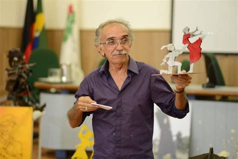 Wilson Figueiredo delicadeza da arte em ferro e arame Conexão Boas