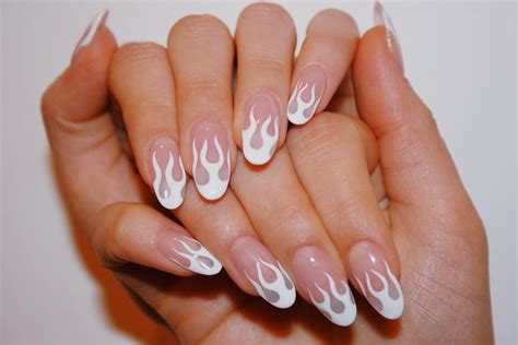 The Prettiest Almond Shape Nail Designs To Copy Who What Wear Uk