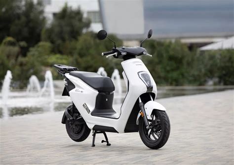 Xe máy điện mới nhất của Honda là mẫu rẻ nhất chậm nhất của hãng