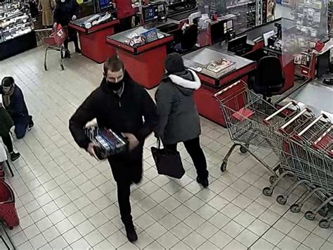 Kradzież papierosów w markecie w Piotrkowie Kujawskim Rozpoznajesz tę