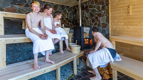 Arktisk sauna og isbading i Skarvåg med Havila Kystruten Havila Kystruten