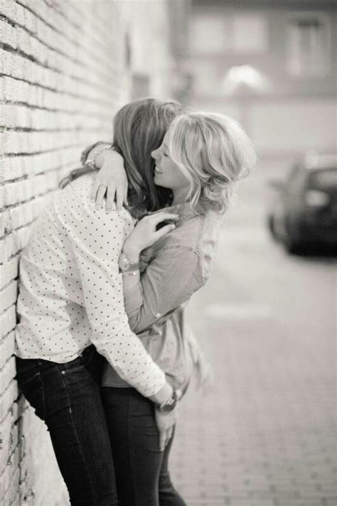 Lesbian Art Cute Lesbian Couples Lesbian Love Lesbian Engagement Photos Engagement Pictures