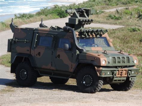 CAEx recebe Viatura Blindada Multitarefa Leve Sobre Rodas 4x4 Forças