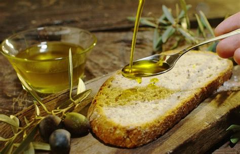 Olio extravergine oliva proprietà caratteristiche benefici per salute