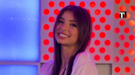 Chi è Cosmary Fasanelli nuova velina mora a Striscia Amici Alex
