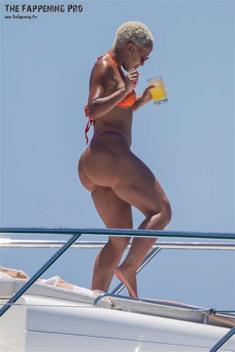 Doja Cat Exposed Her Huge Ass And Tits On The Boat 12 Photos The