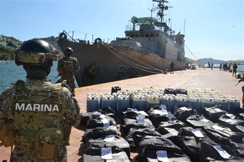 Detiene la Marina a 8 hombres decomisa mil 535 kilos de cocaína y
