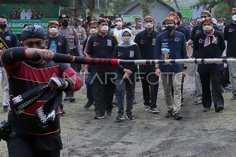 MENPAREKRAF KUNJUNGI DESA WISATA SERANG ANTARA Foto