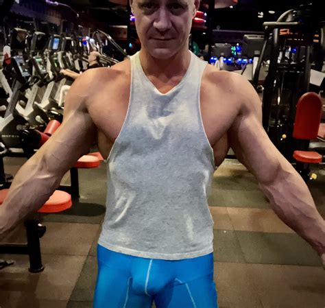 taipeimuscle on Twitter 我的大屌很明顯的這件衣服濕濕的 My COCK is so obvious in