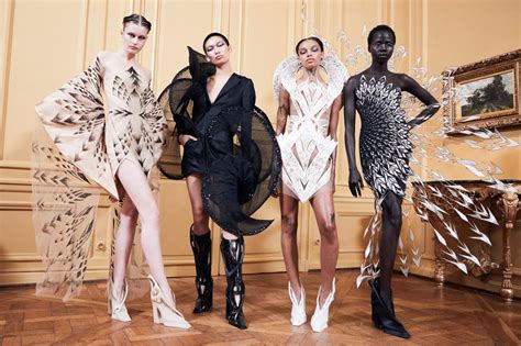 Iris Van Herpen Sculpting The Senses Souffle inédit