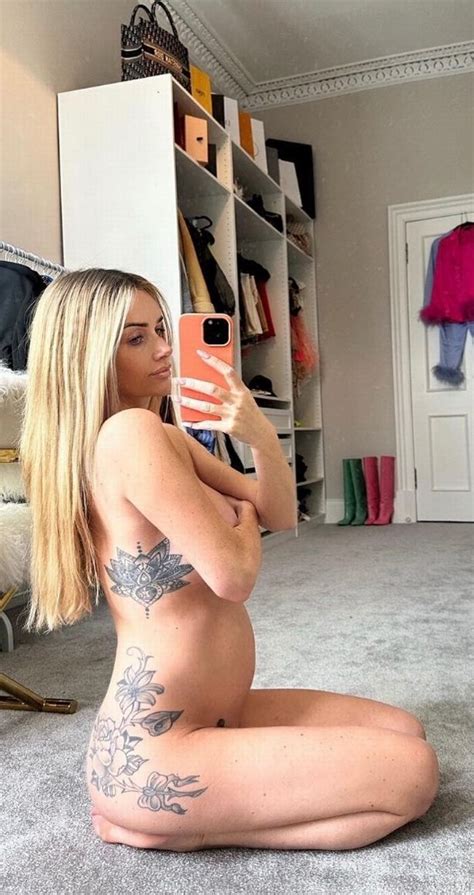 Love Island S Laura Anderson Strips Totally Naked To Show Off