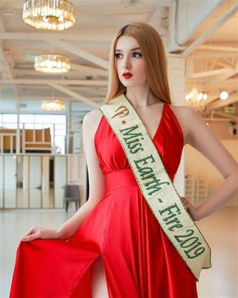 6 Potret Alisa Manyonok Barbie Lapangan Voli Yang Kini Jadi Ratu