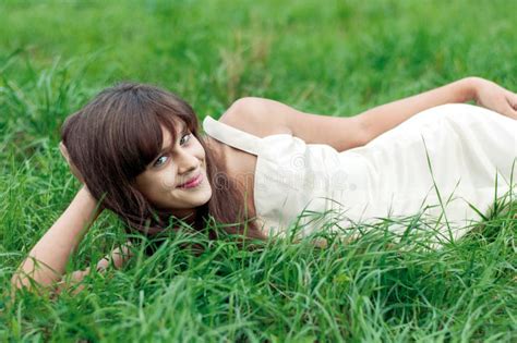 Fille D Ofa De Portrait 14 Ans En Nature Image Stock Image Du