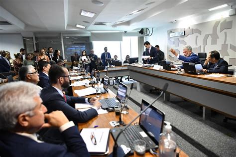 Relembre cinco grandes sucessos de Erasmo Carlos que marcaram gerações