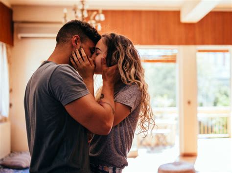Estos son los tipos de besos más comunes y sus significados Shows