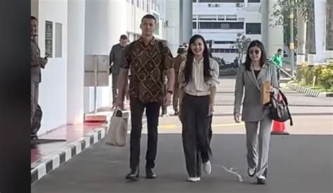 Sandra Dewi Diperiksa Kejaksaan Agung Sumringah Saat Bertemu Wartawan
