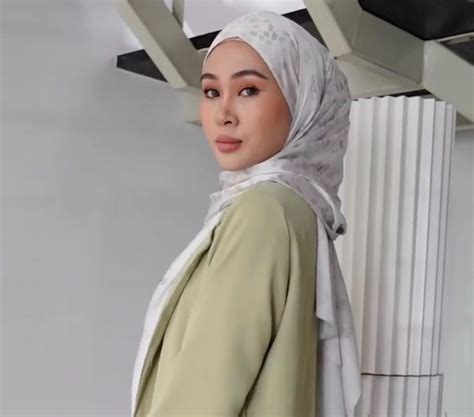 Tutorial Hijab Segi Empat Formal Chic Untuk Ke Kantor