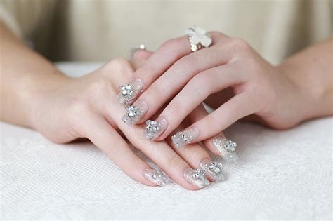 Consejos para un hermoso diseño de uñas de novia para un día de boda