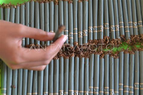 Kenaikan Dana Bagi Hasil Cukai Hasil Tembakau ANTARA Foto