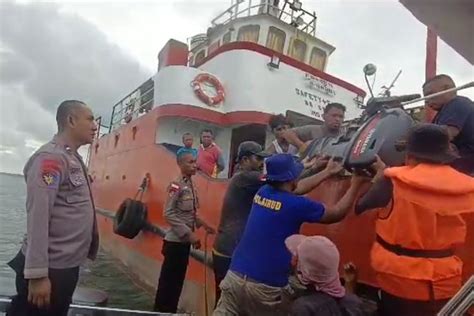 Longboat Karam Dihantam Gelombang Di Maluku 7 Penumpang Selamat
