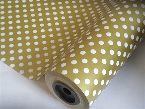 30 CM X 110 MTS BOBINA DE PAPEL DE REGALO LUNARES COLOR DORADO LUNARES