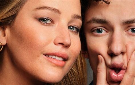 Jennifer Lawrence faz nudez FRONTAL em cena de luta da comédia Que