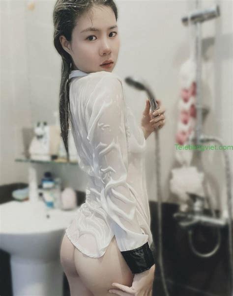 55 bộ sưu tập nude gái xinh Vy Ngô lộ ảnh bóp vú và khoe lồn dâm dục